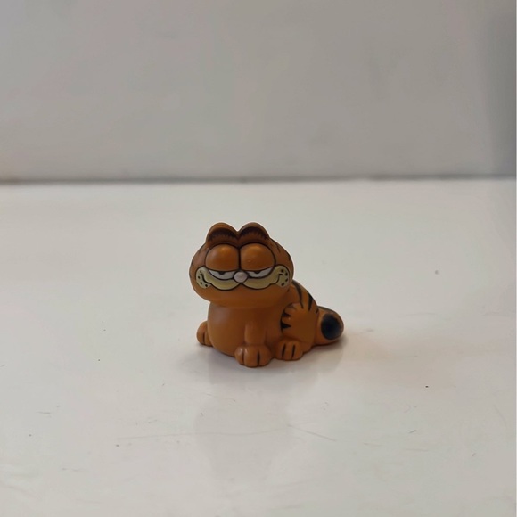 United Features Syndicate | Toys | Vintage 981 Full Color Pvc Sitting ...